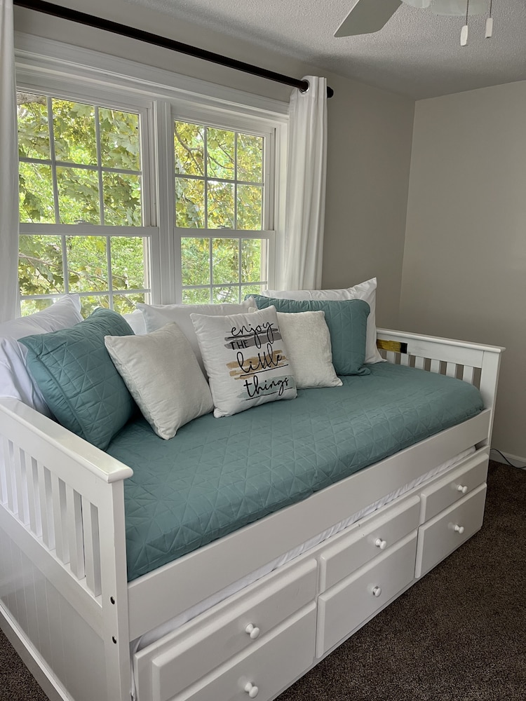 Clarklake Lakefront! 3+ Bedroom, 2 Full Bath Cottage! - Jackson, MI