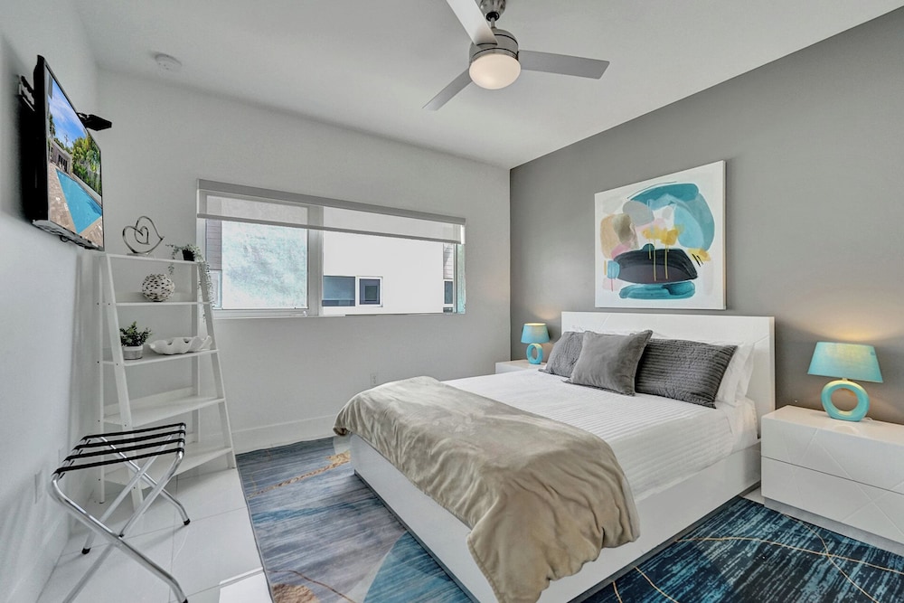 Modern & Fun Beach Location! Pool, Gym, Spa, Bars & Restaurants To Entertain! - Pompano Beach, FL
