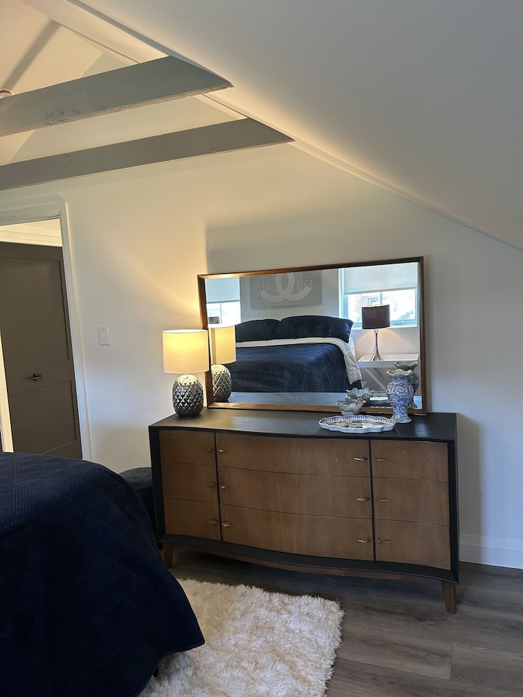 Converted Barn made into a beautiful 2 bedroom retreat overlooking Lake ...