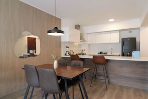 Apartamento, 2 quartos (801) | Área de estar | Smart TV