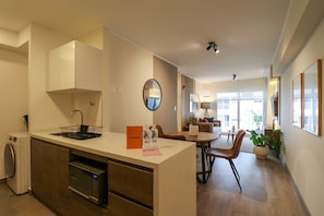 Apartamento superior | Área de estar | Smart TV