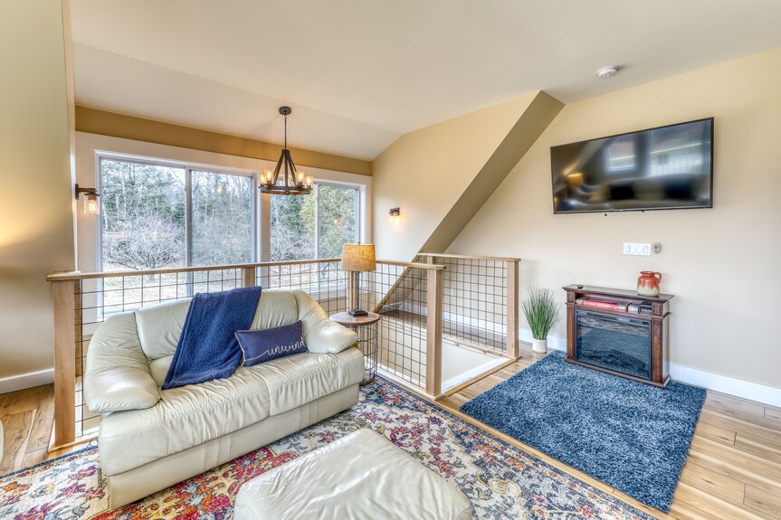 Amazing Condo On Apple Orchard With Deck, Full Kitchen, And Great Mountain Views - Bethlehem, NH