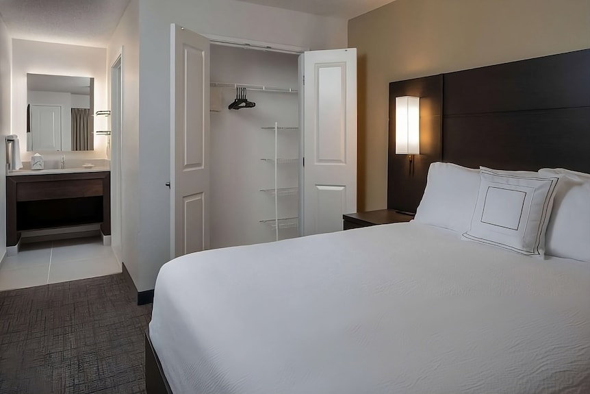 Take A Holiday In Stone Creek Park! Pets Are Welcome Here, Free Breakfast - Fairfax, VA