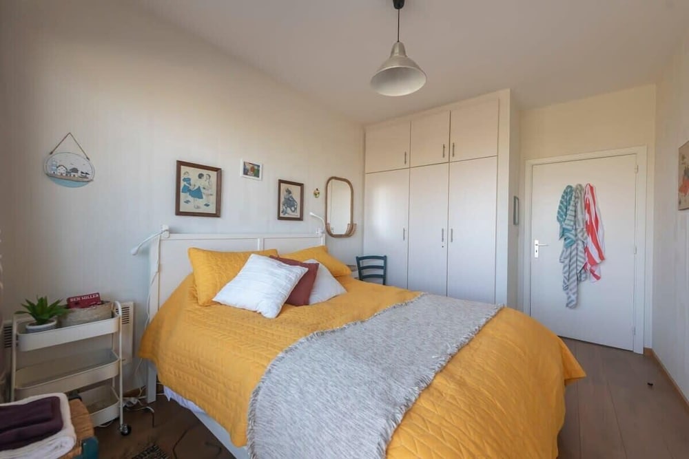 Seaview Apartment On The Beach - Free Parking! - Ostend