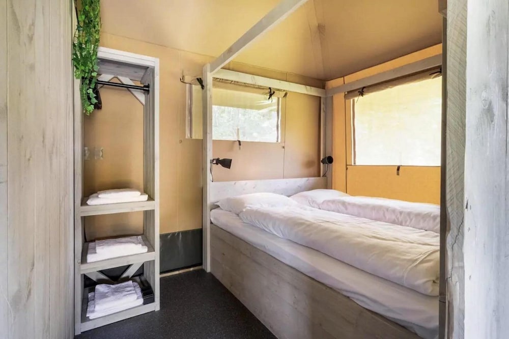 A Glamping Lodge With Extra Sleeping Tent - Amersfoort