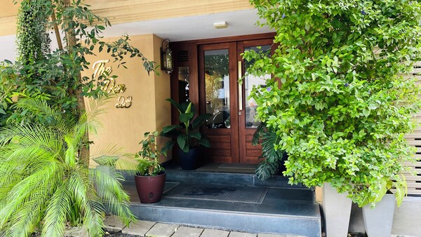 The Den 23 - Colombo