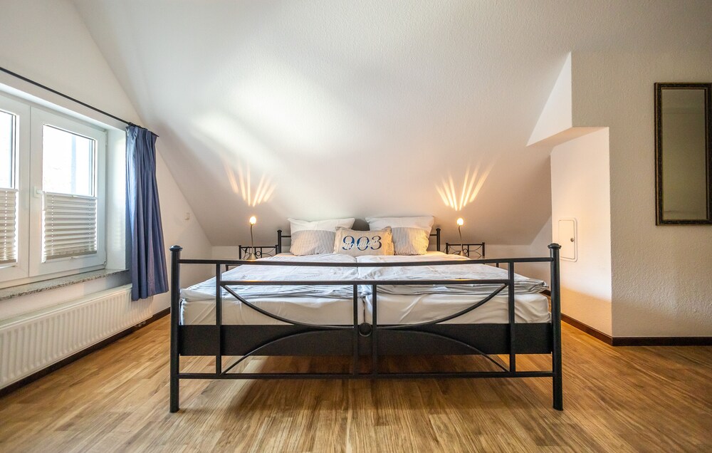 Rosenberg Haus 38 "uriges Reetdachhaus" - Zingst | Vrbo