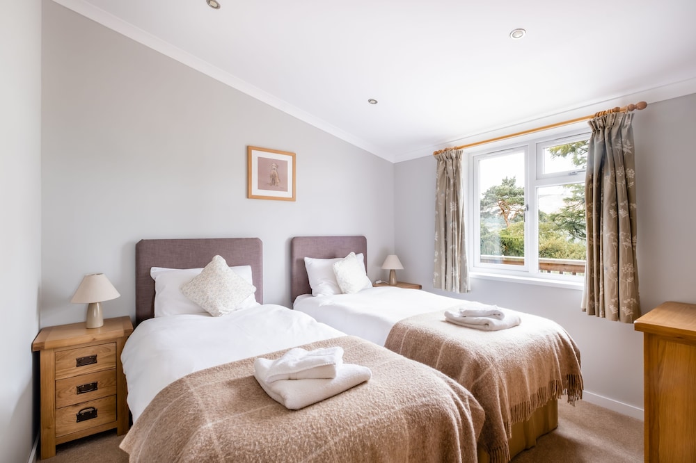 Coulthard - 6 Bed Country Lodge - Fife