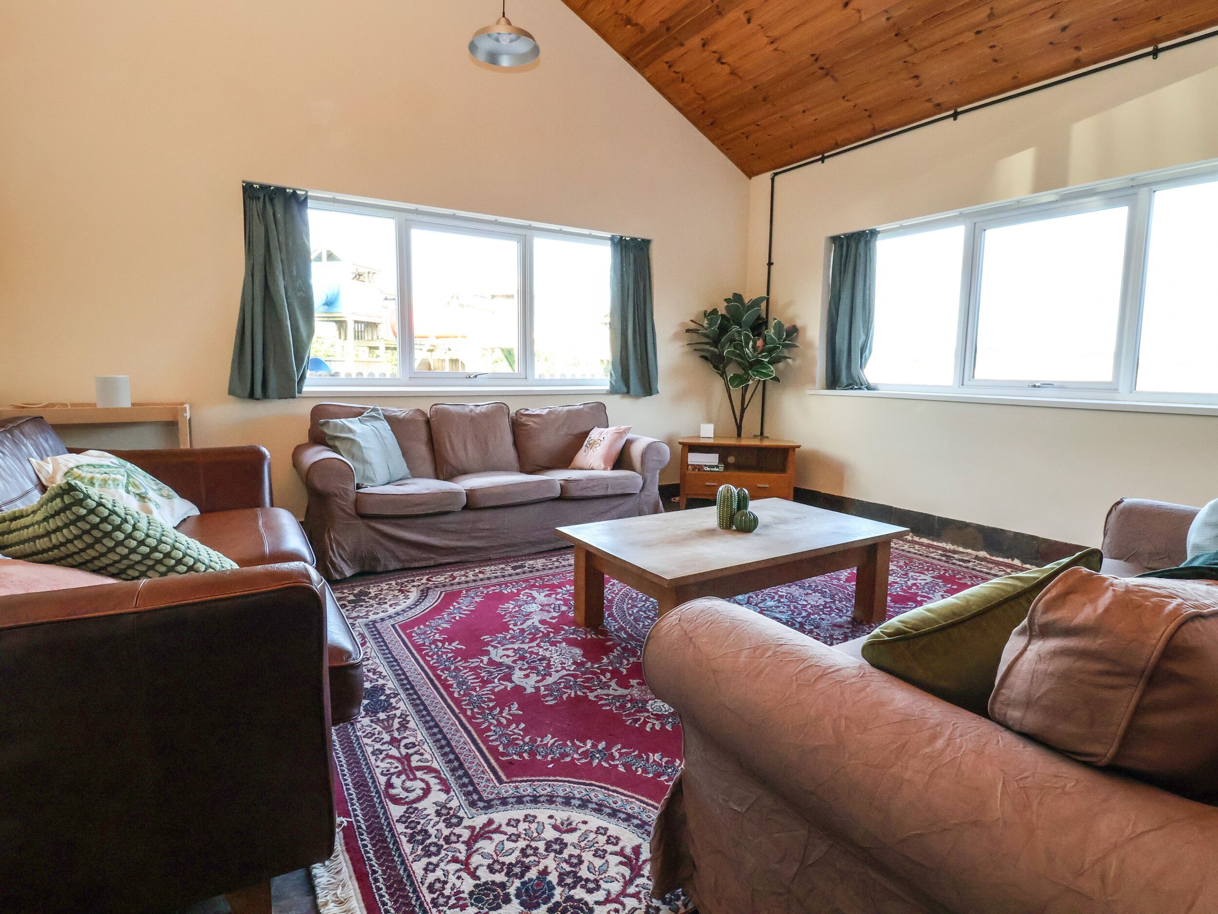 The Old Nursery, Family Friendly, With A Garden In Bangor-on-dee - Cheshire