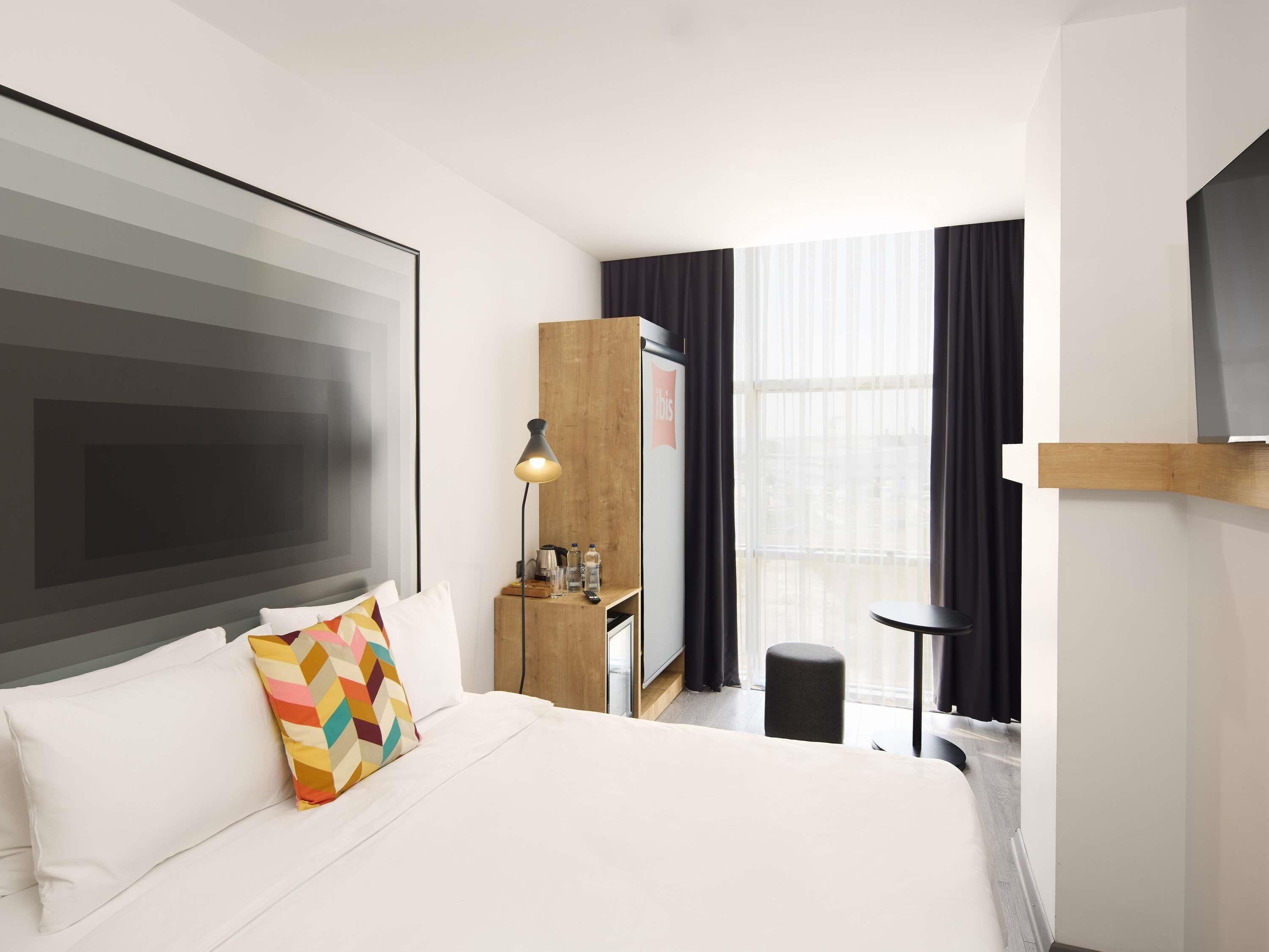 Roupa de alta qualidade, minibar, cofre no quarto 