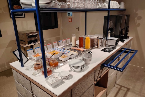 Pequeno-almoço tipo buffet diário (9.5 EUR por pessoa)