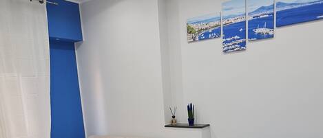 Minibar, cofre no quarto, com mobília individualizada, Wi-fi grátis