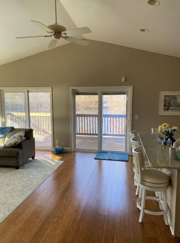 Bright 2-bedroom Lake View Home - Cadiz, OH