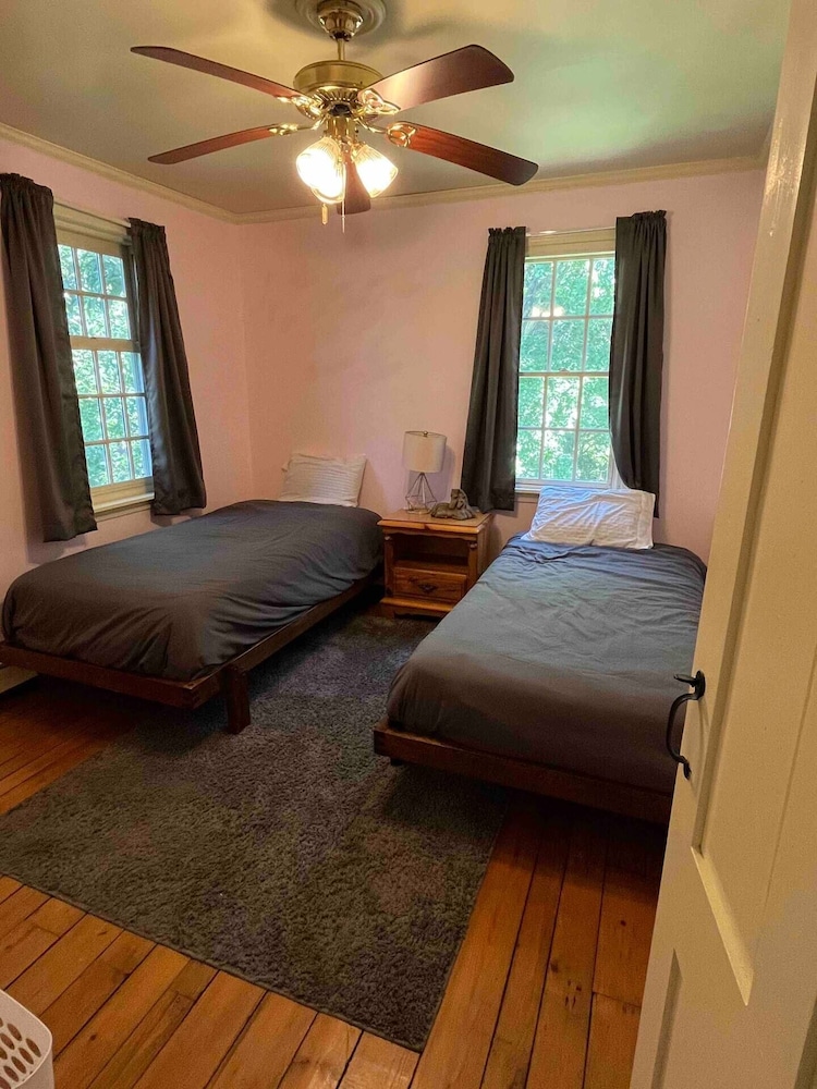 Quaint Horse Farm For A Nice Escape! - Massachusetts
