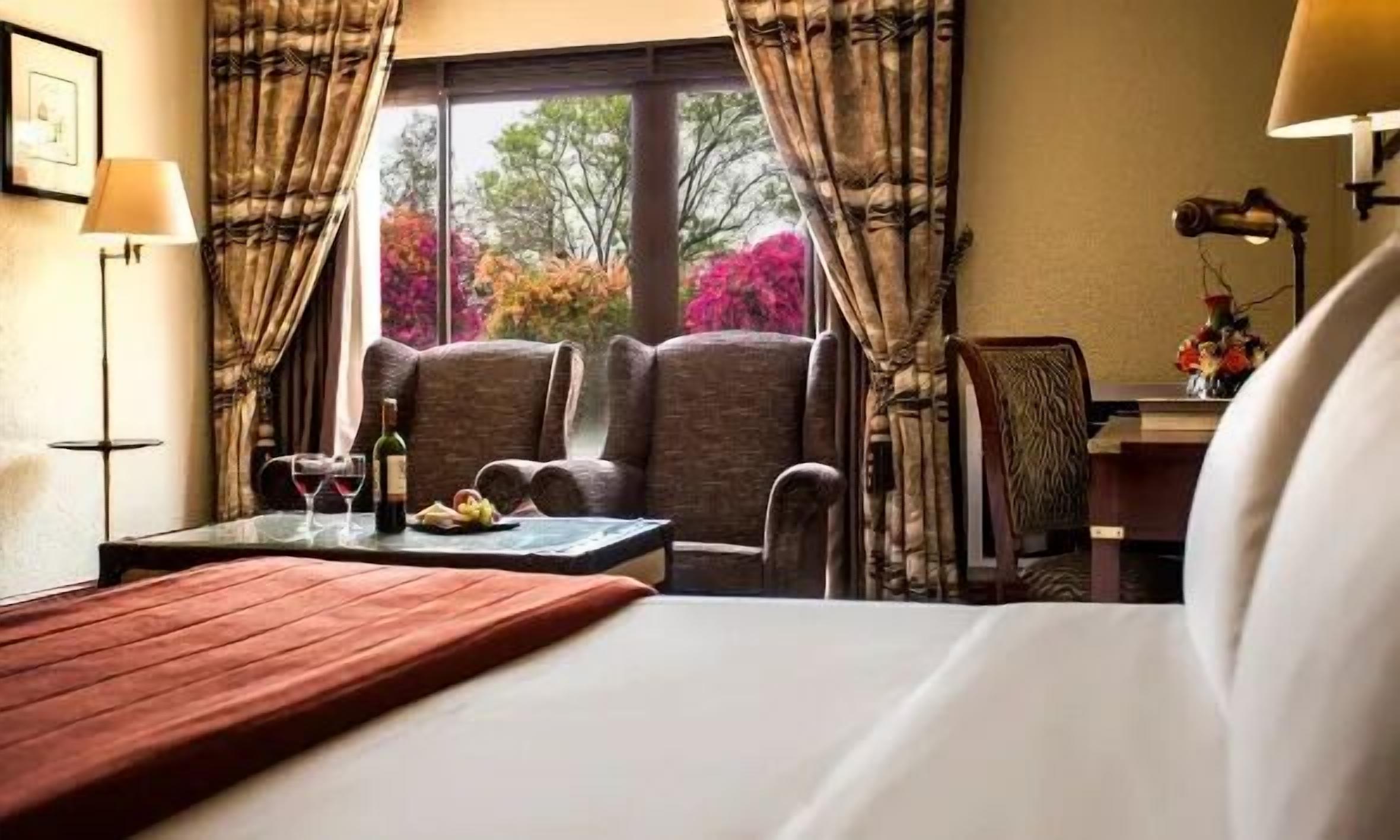 Minutes To Botswana National Stadium! 2 Modern Units With Free Parking & Shuttle - Gaborone