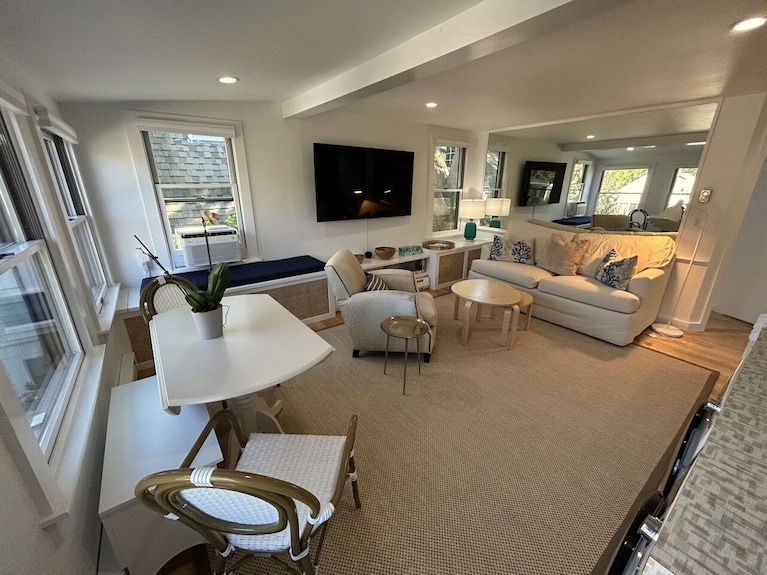 Sun Splashed West End Provincetown Condo W/parking - Dog Beach, Provincetown