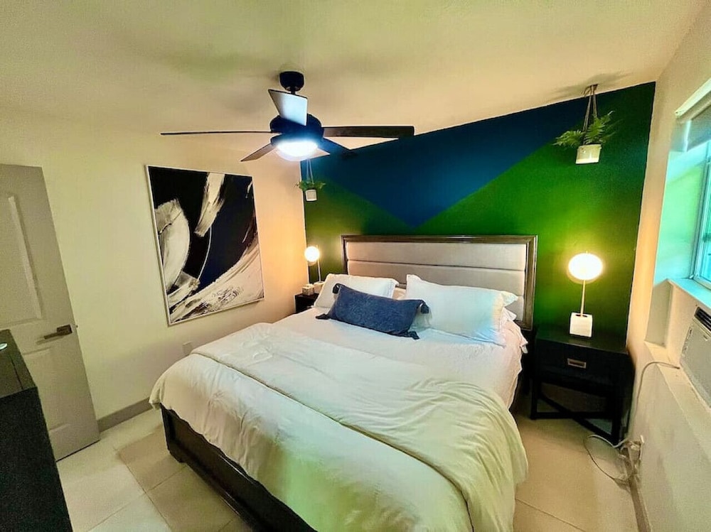 The Amazon By Holiday Park Near The Beach At Las Olas - Fort Lauderdale