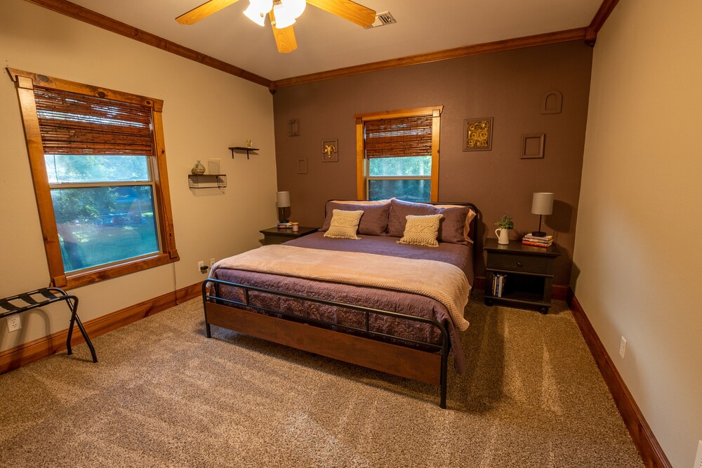 Stars on the Water: 2 king beds; walk to water; game room; wet bar ...