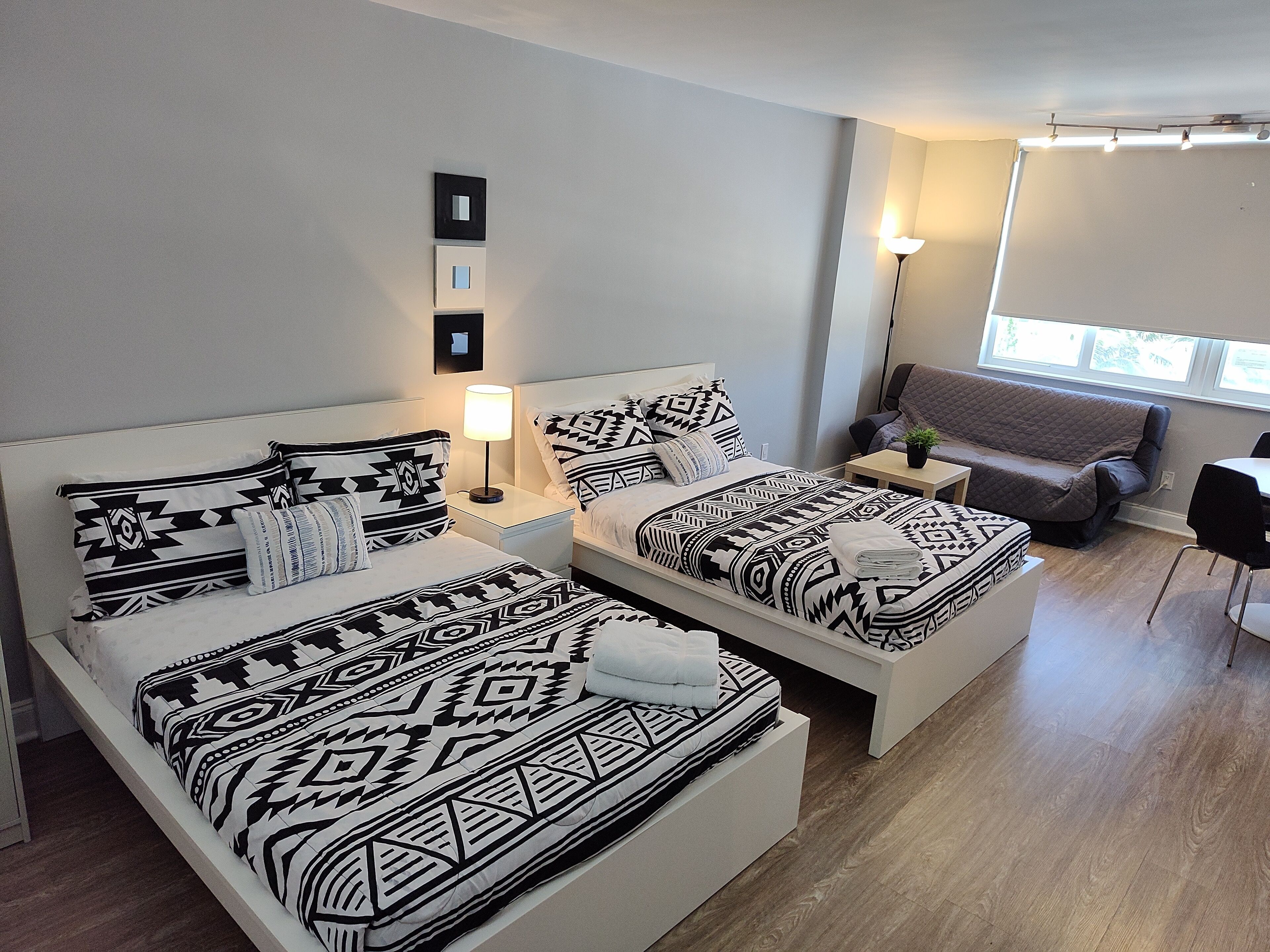 Sunny Isles Beach ,Studio On The Beach For 4 People - Dania Beach, FL