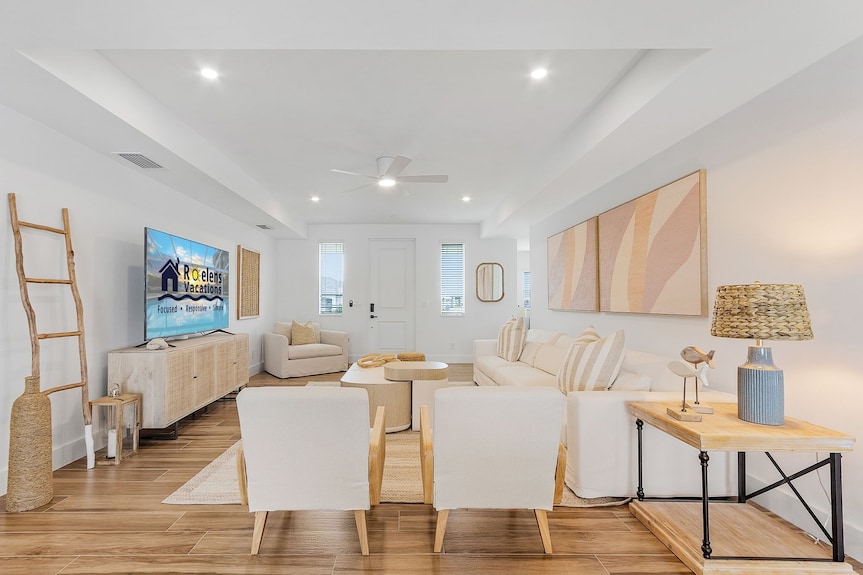 Updated Home, Heated Pool, Tranquil Living - Villa Kayo Kosta - Roelens Vacations - Pine Island, FL