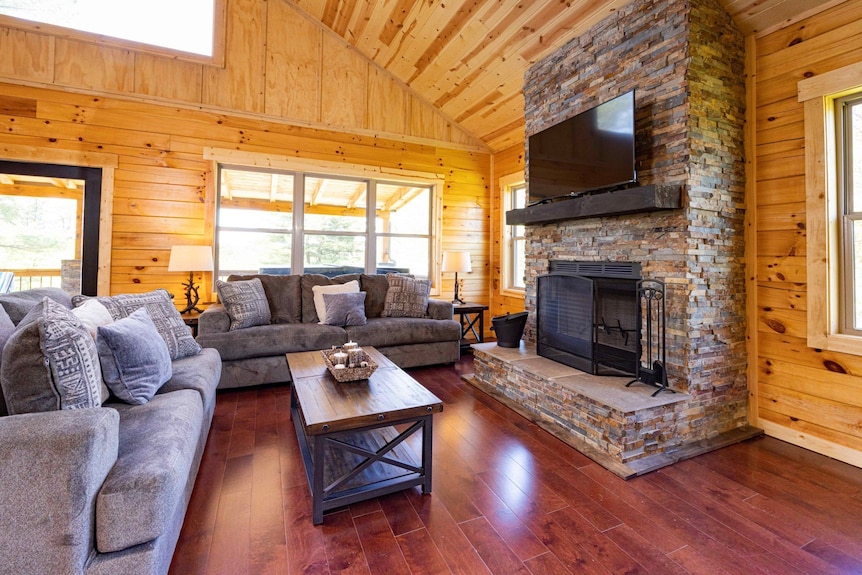 Bourbon Trail Lodge By The Inn & Spa At Cedar Falls - Ohio