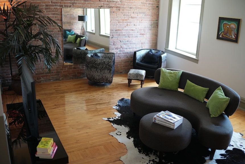 Unique, Heritage Building In The Heart Of Kingston! Right On Market Square! - Kingston