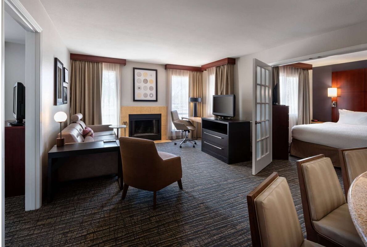 Ideal Mix Of Comfort And Value! 3 Comfortable Units, Pool, Free Breakfast - Phoenix, AZ