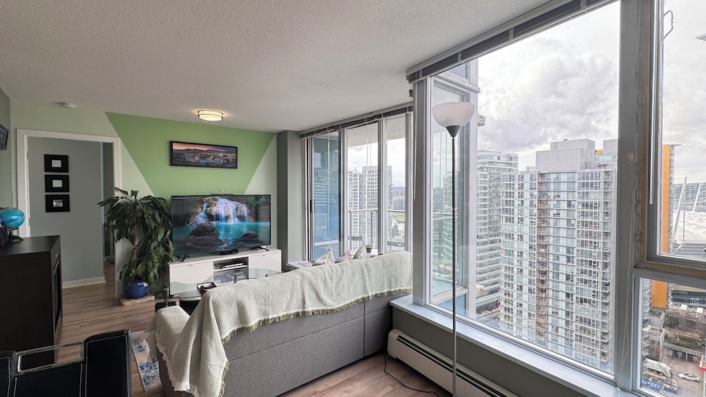 Downtown High-rise Condo Amazing View+pool+hot Jacuzzi+sauna+gym+ Free Parking - Vancouver