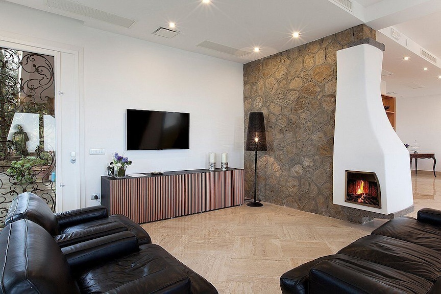 Villa Cibele: Una Elegante Ed Accogliente Villa Su Tre Piani In Posizione Tranquilla. - Sorrento