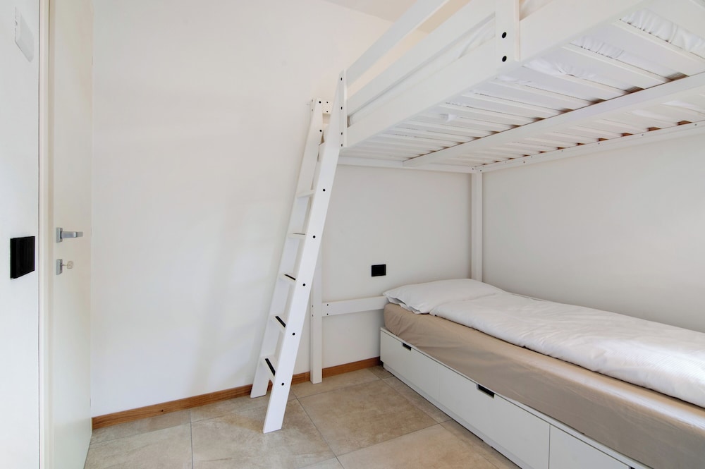 Apartment 'La Villa Del Lago In Giardino' With Sea View, Wi-fi And Air Conditioning - Domaso