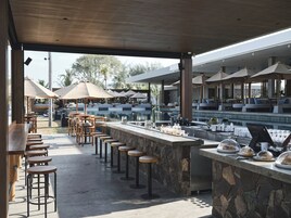Bar junto à piscina