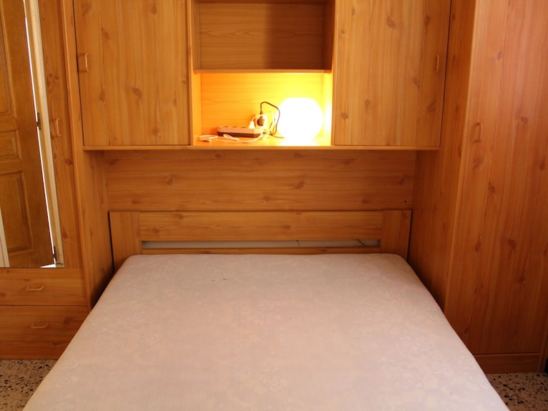 Appartement T2 En Rdc Avec Terrasse, à 500m Du Centre De Port-la-nouvelle, Parking Et Animaux Admis - Port-la-Nouvelle