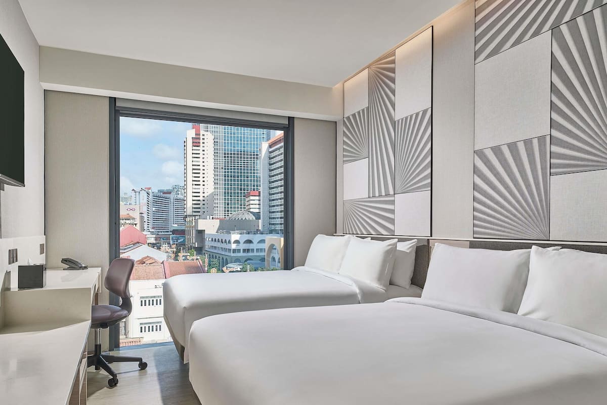 Quarto luxo, 2 camas de casal | Frigobar, escrivaninha, quartos à prova de som, Wi-Fi de cortesia