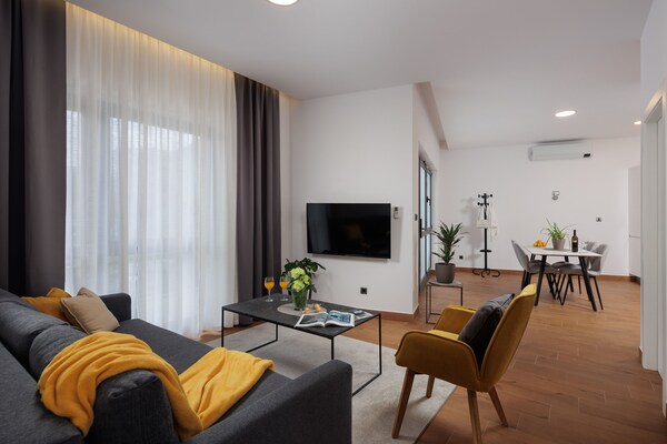 Terra 5 Deluxe Apartment With Parking - Rijeka