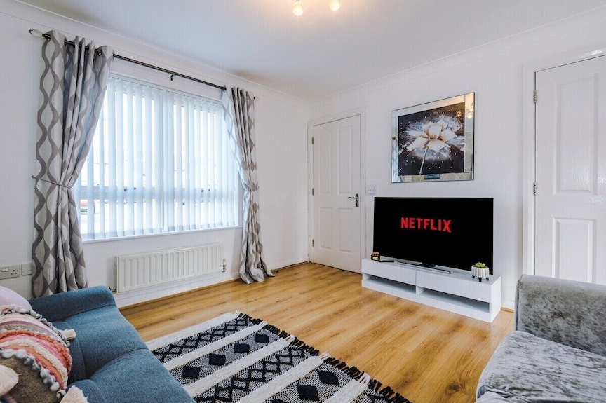 4 Bed+2.5 Bath|contractors + Groups| Free Parking! - Guernesey