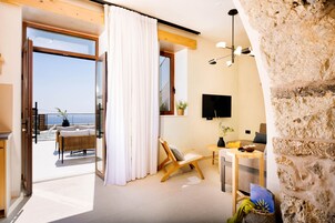 2 Bedroom Sea View Suite, Nostos | Vista do quarto