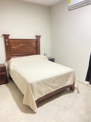 Quarto Individual Comfort | Secretária, Wi-fi grátis 