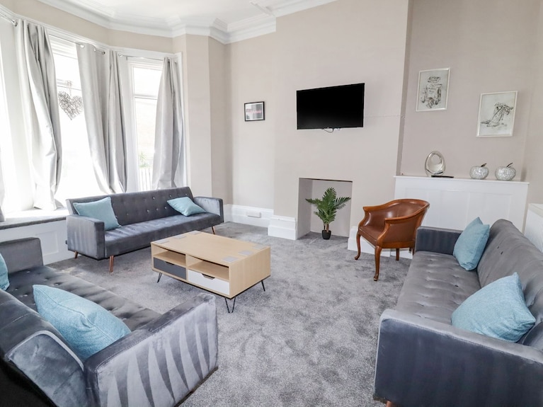 Marine House, Pet Friendly, Character Holiday Cottage In Southport - Lancashire