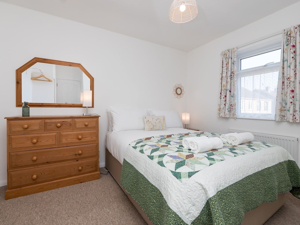 Pass The Keys | Spacious Family Home With Parking - バース