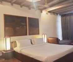 Roupas de cama premium, escrivaninha, Wi-Fi de cortesia, roupa de cama