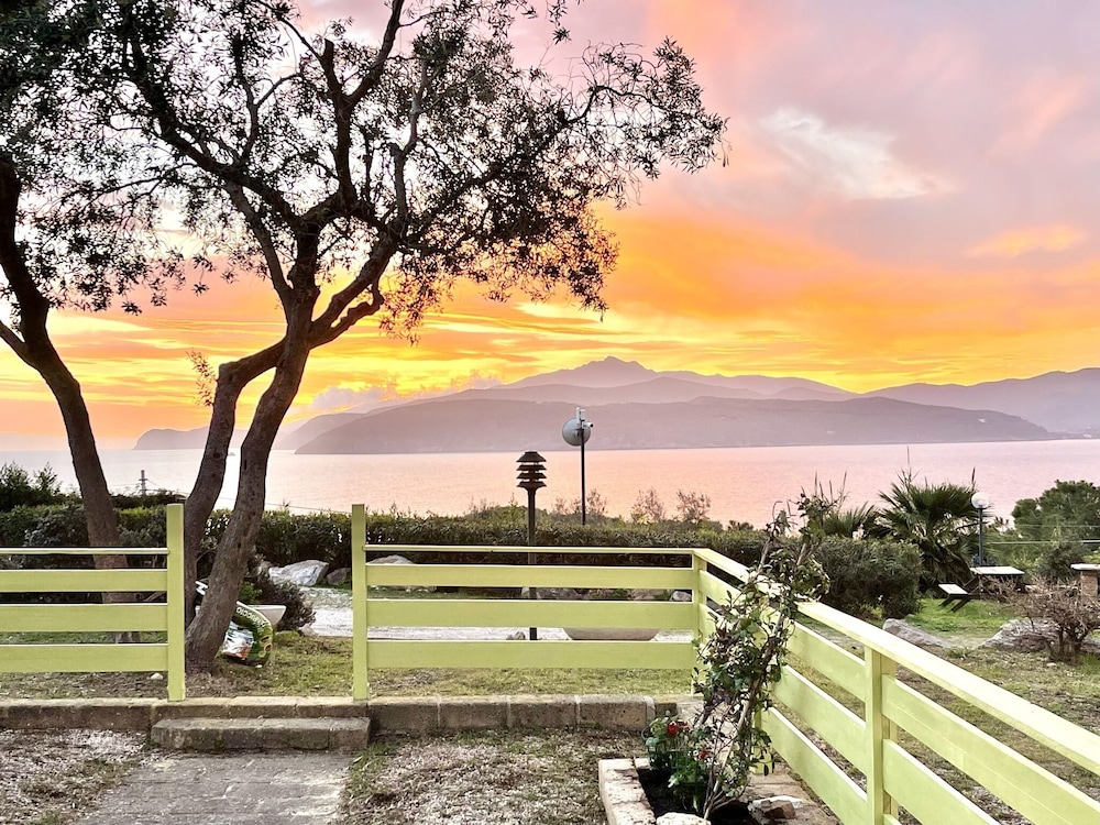 Les Bouganvilles By Solturelba - Capoliveri