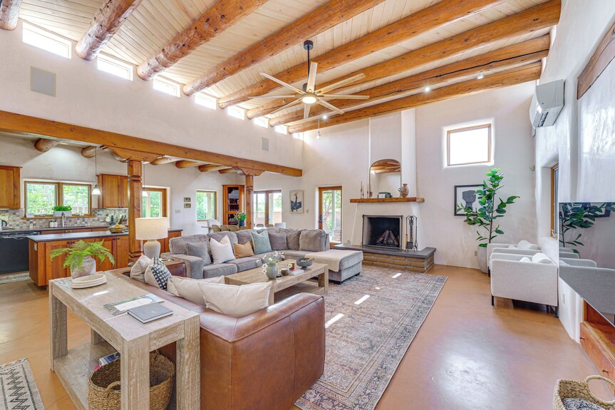 Mtn-view Retreat W/ Hot Tub In New Mexico! - Taos Ski Valley, NM