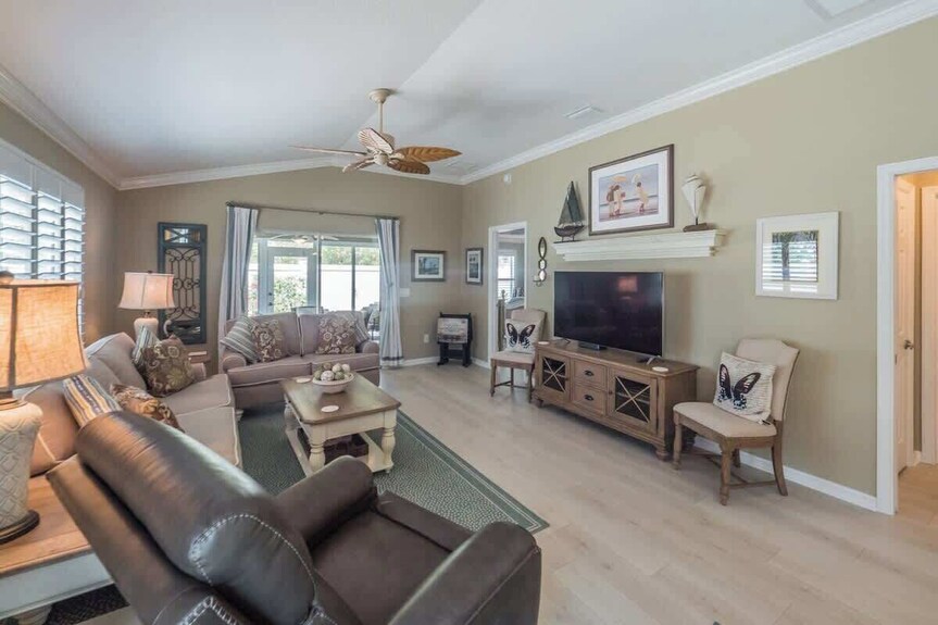 Courtyard Villa In Mission Hills - Lake Weir, FL