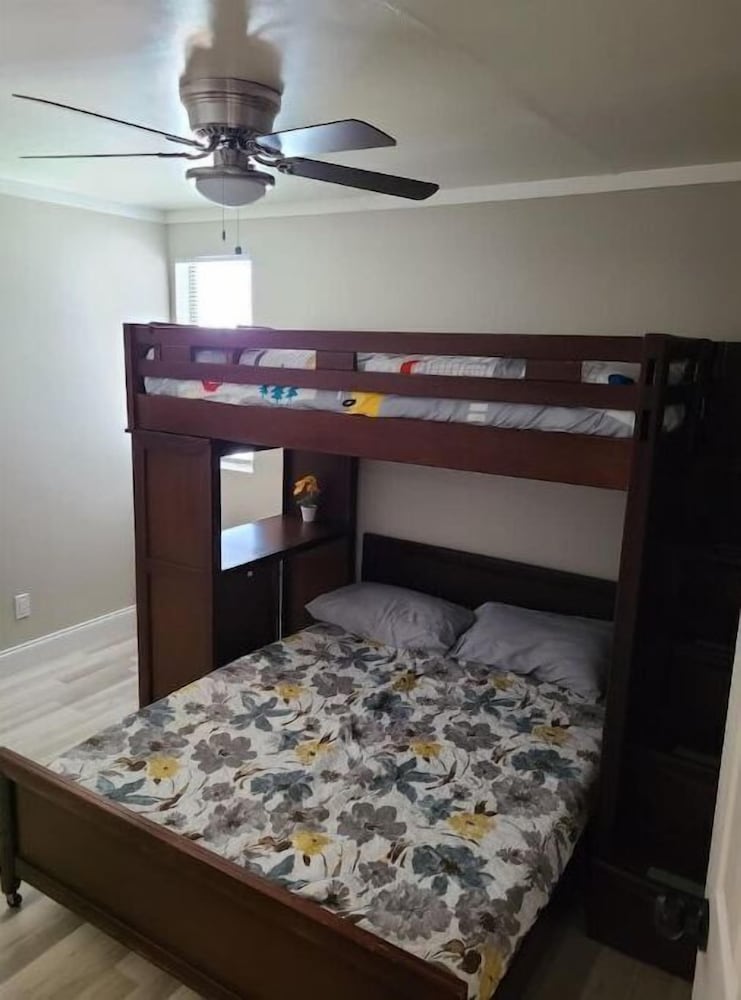 Comfy House Near Theme Parks, Sleeps 5 - Clermont, FL