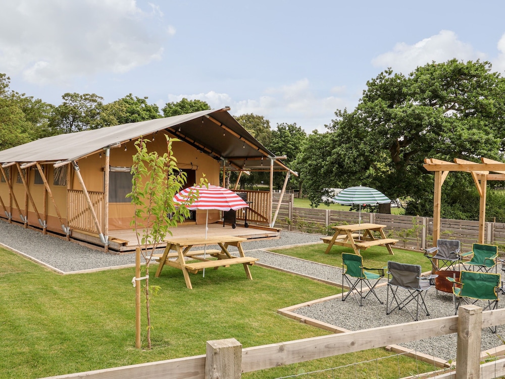 Tilly Bob Lodge - Llandudno