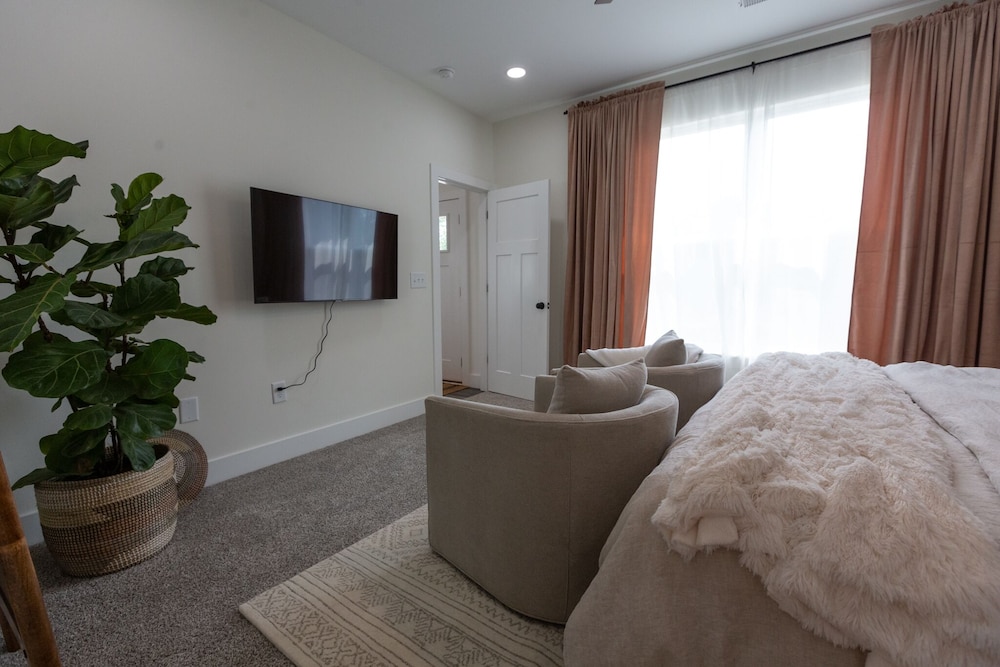 Brand New Downtown Landrum Home - TIEC/Tryon/FENCE - Landrum | Vrbo