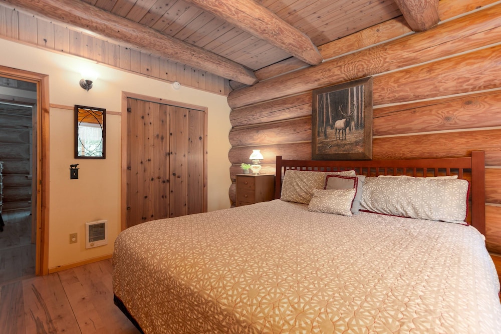 Cozy Log Cabin on Quiet Cul-de-sac, Trails, River Nearby, 3 Mi from ...
