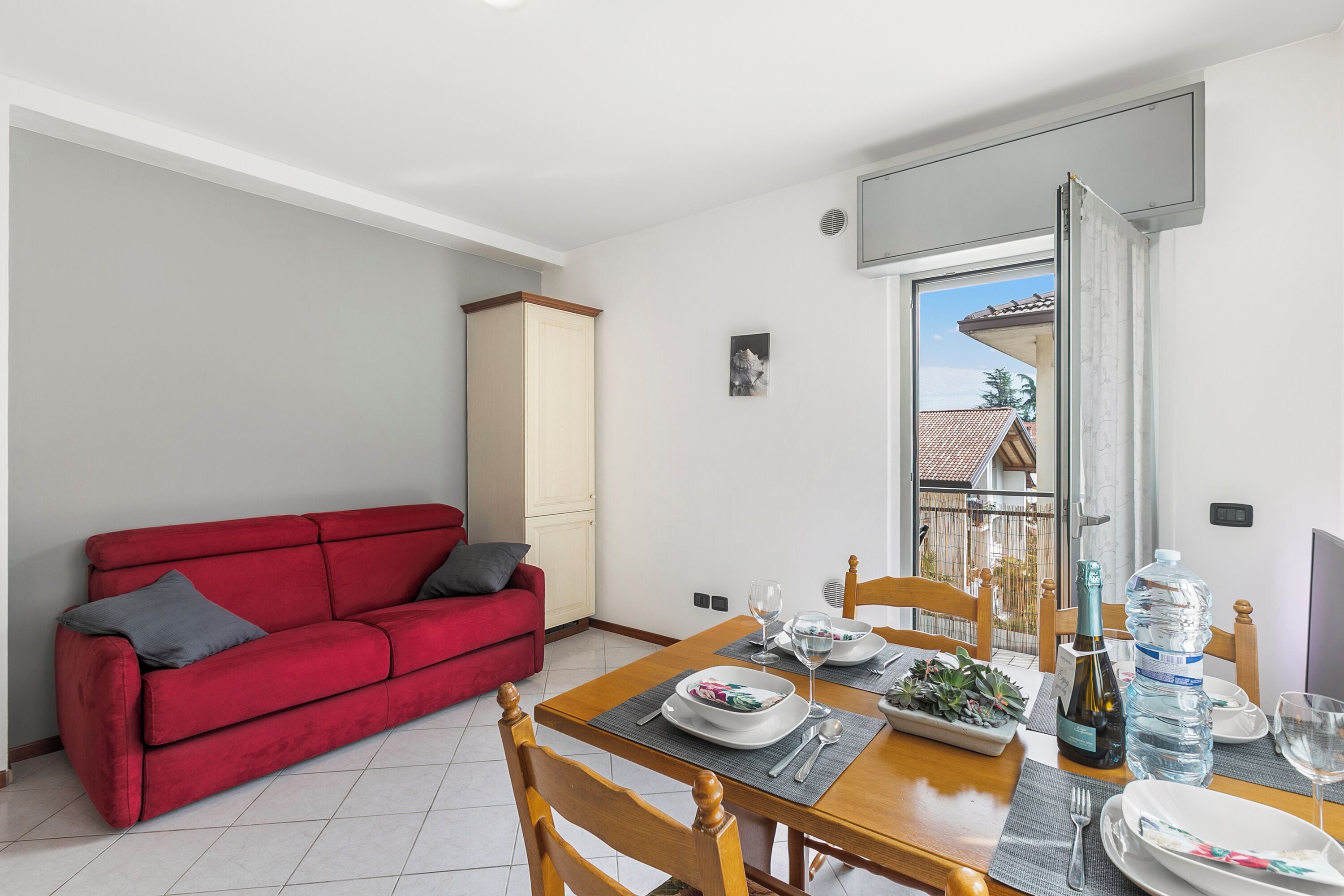 Apartamento Familiar, vários quartos (Casa Elena) | Sala de estar | Smart TV de 21 polegadas com canais por cabo 