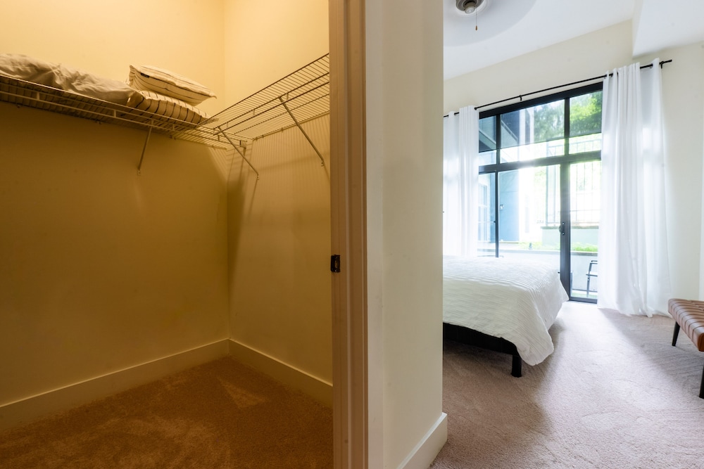 Chic Atl Oasis, Urban Escape - Brookhaven, GA