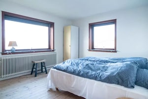 Apartamento | Cortinas/cortinados opacos, ferro/tábua de engomar